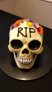 20 Creative "Death to My 20s" Cake Ideas: Graveyards, Tombstones ...